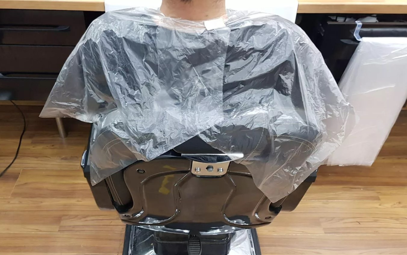 50 Adet Tek Kullanımlık Naylon Kuaför Önlüğü Kullan At 100x150 cm ...