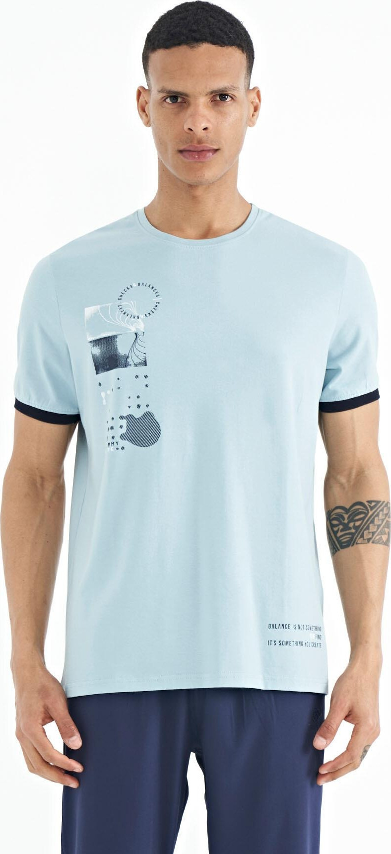 Açık Mavi Baskı O Yaka Detaylı Standart Form Erkek T-shirt - 88216 - idefix